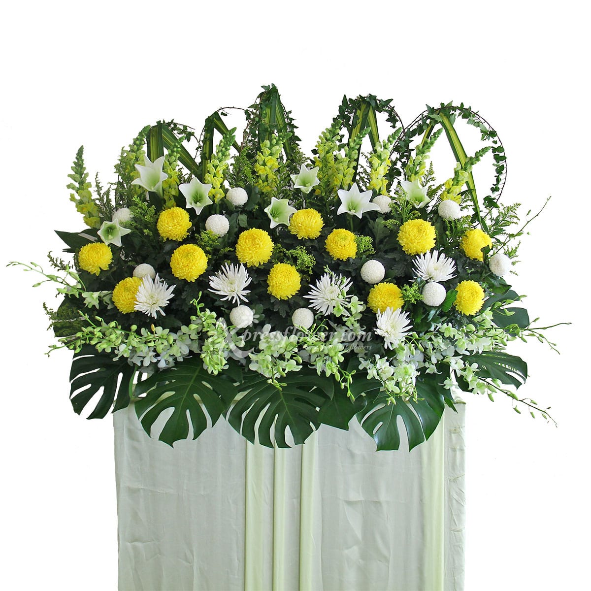 Final Farewell (Funeral Condolence Flower Wreath) | Xpressflower.com